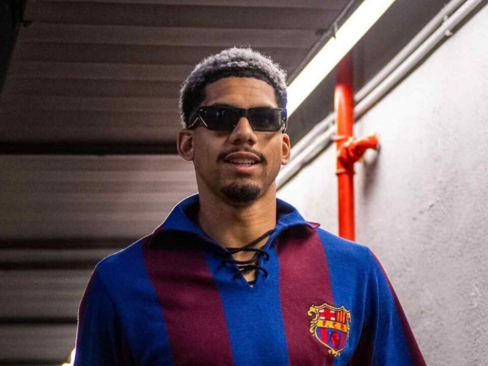 Ronald Araujo Brings Major Retro Vibes By Wearing 1912-13 Barcelona ...