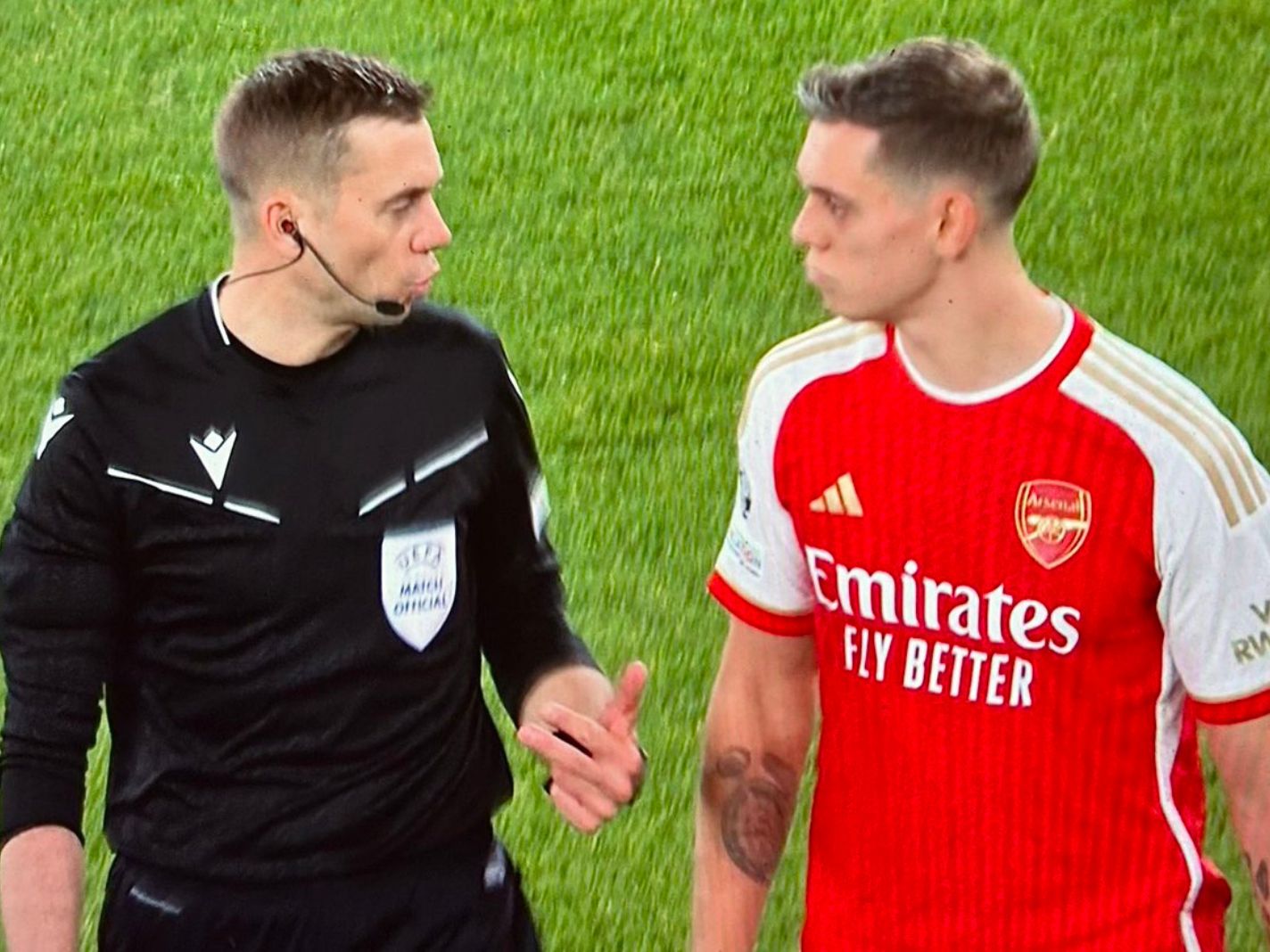 Fans Blown Away by Matching Looks of Leandro Trossard and Referee ...