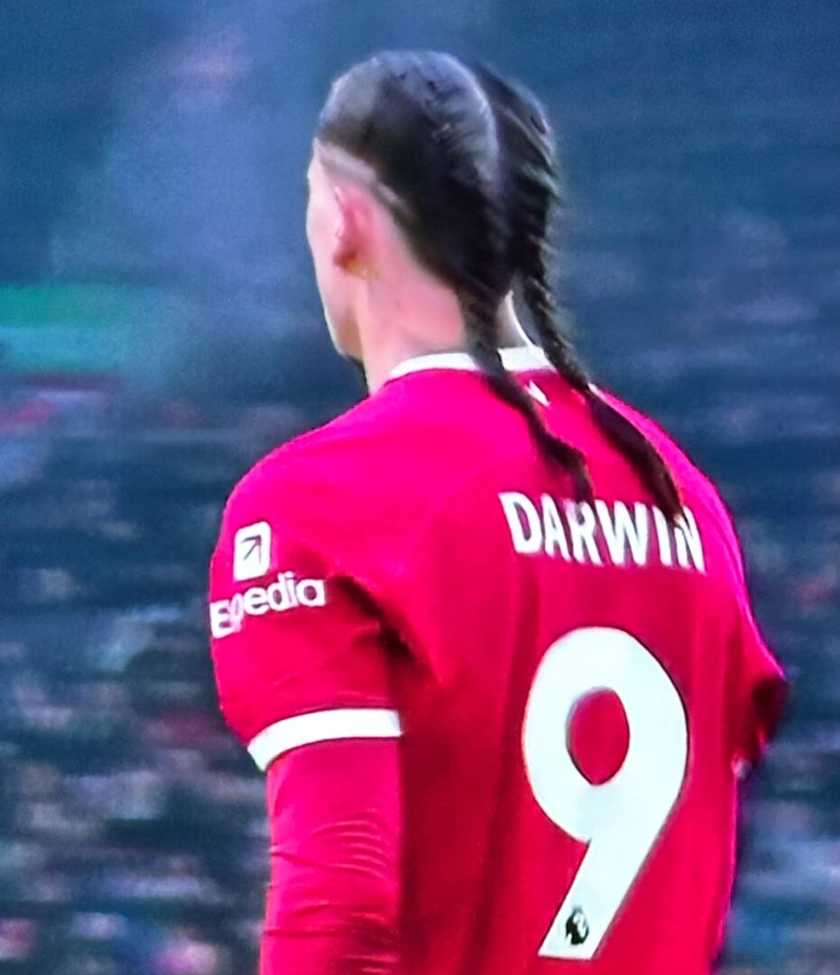 The Hairstyle Evolution Of Darwin Nunez Over the Years: From Short Hair ...