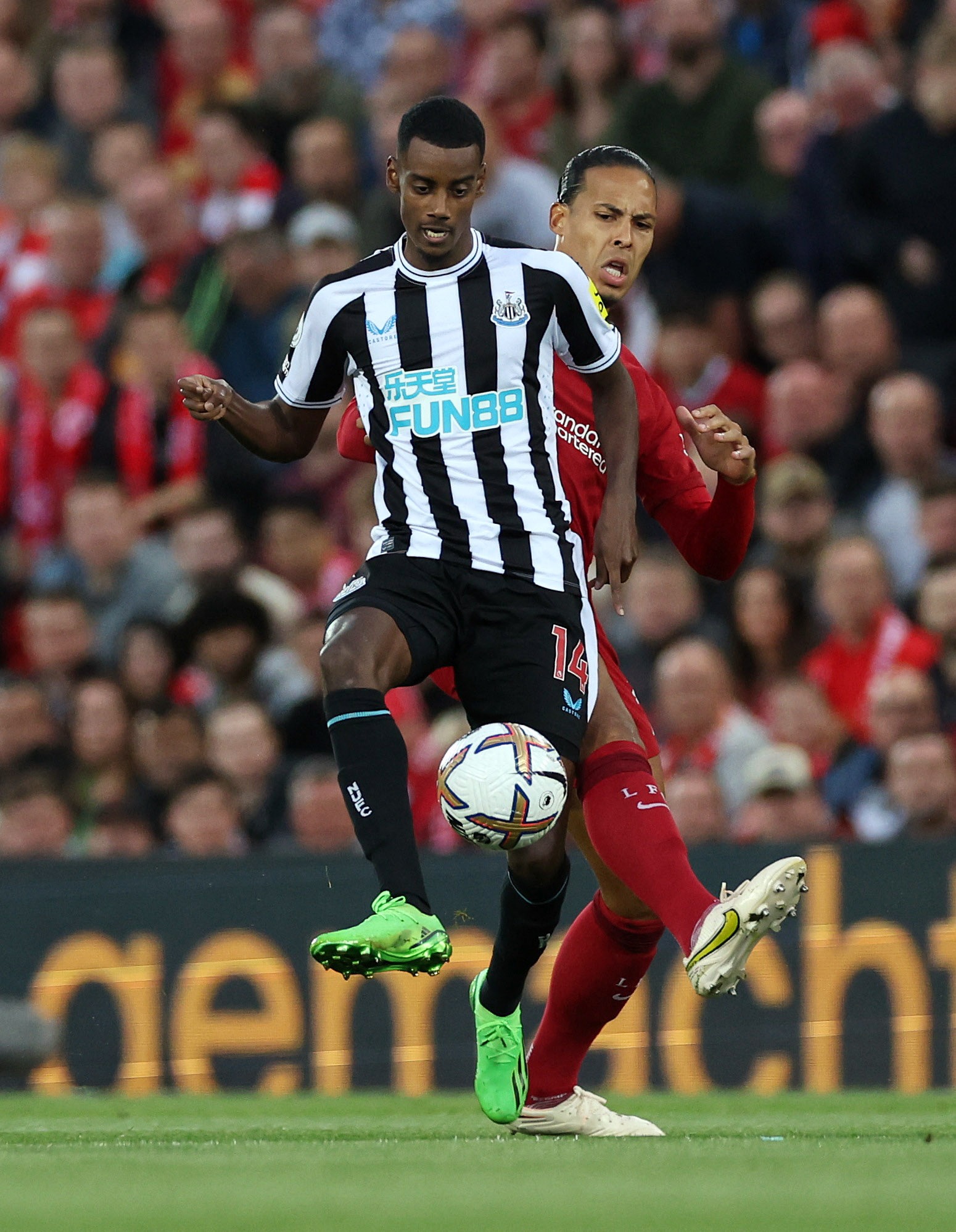 How Tall is Alexander Isak? Comparison Photos of His Height with Other ...