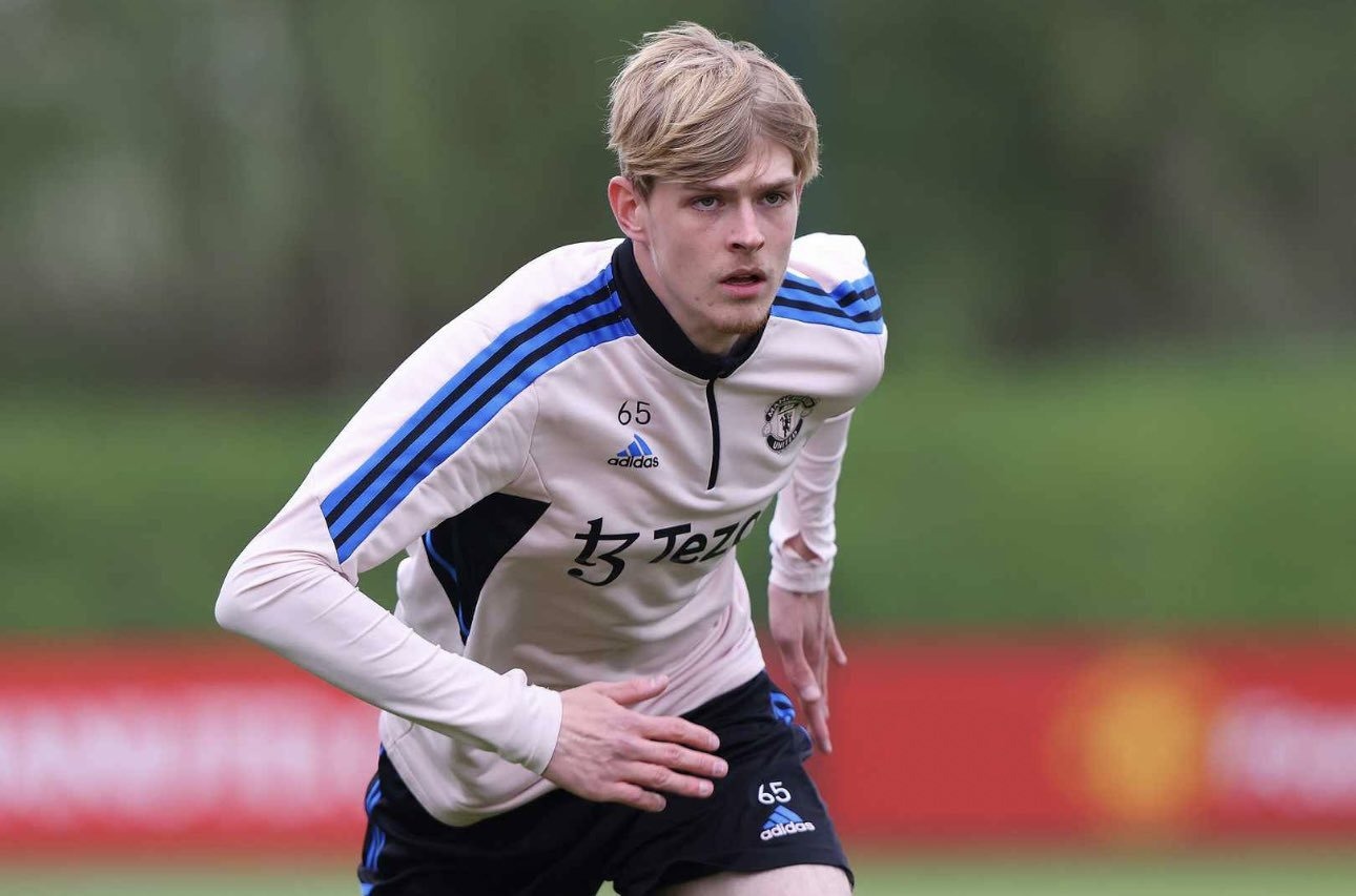 Who is Toby Collyer? The New Midfield Dynamo at Man United: Salary ...