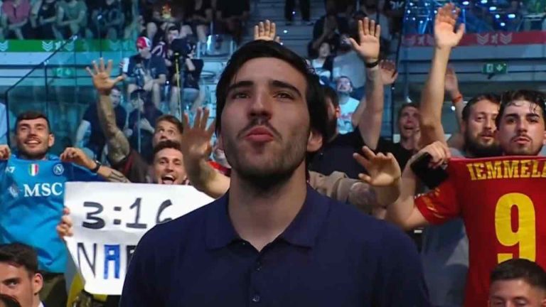 Look: Newcastle Star Sandro Tonali Spotted Ringside At WWE Event ...